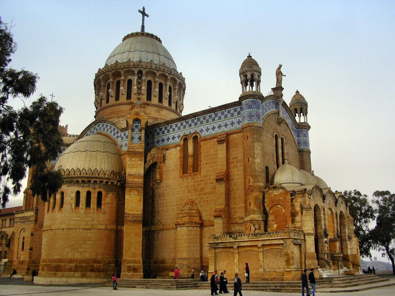 notre dame d'afrique - Alger - Basilique, Alger | La cathedral ...